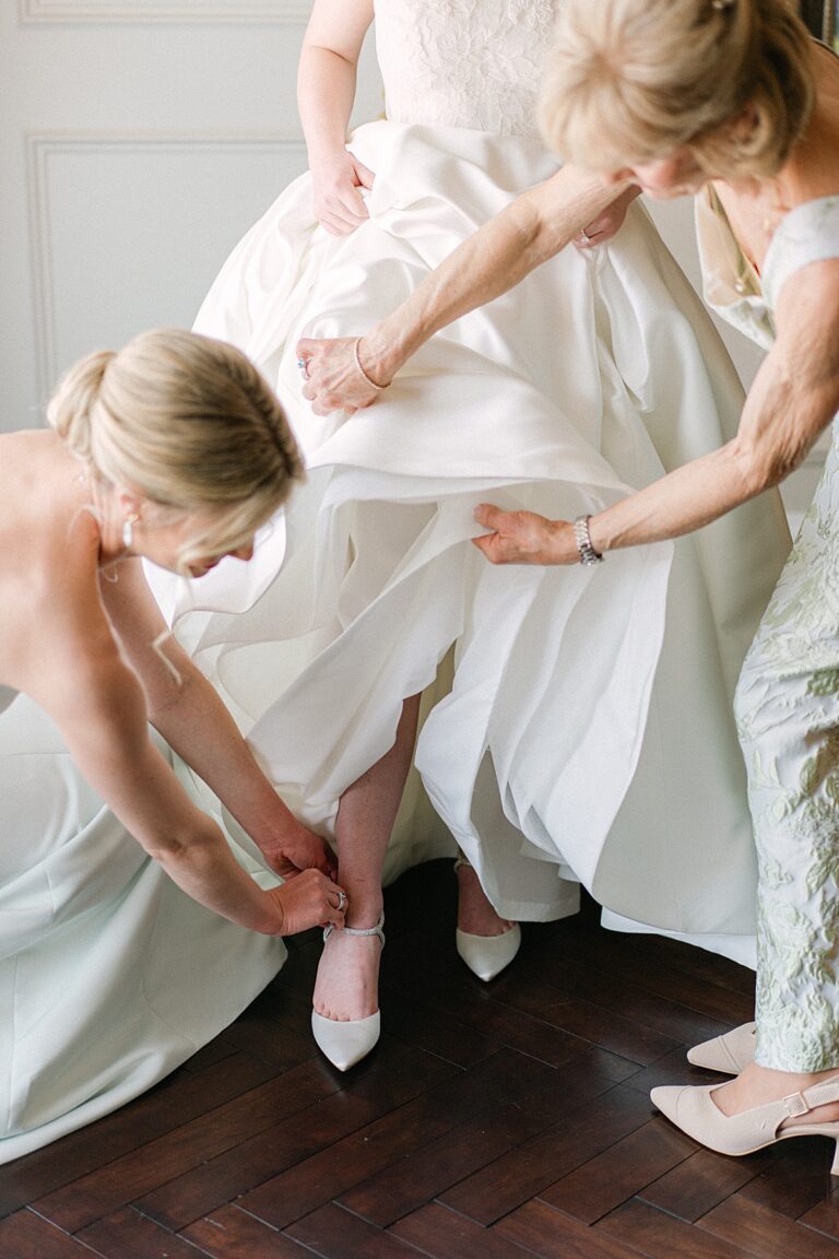 The Broadmoor Wedding at Pauline Chapel | Classic White Roses